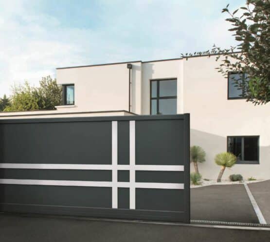 Portail coulissant sectionnel : quels avantages ? | Charuel